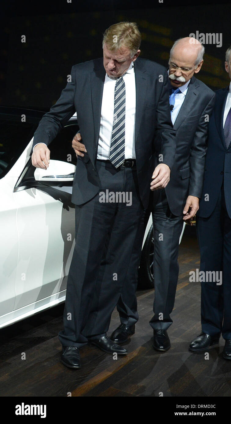 Andreas Renschler (L), board member of Daimler AG, and Dieter Zetsche ...