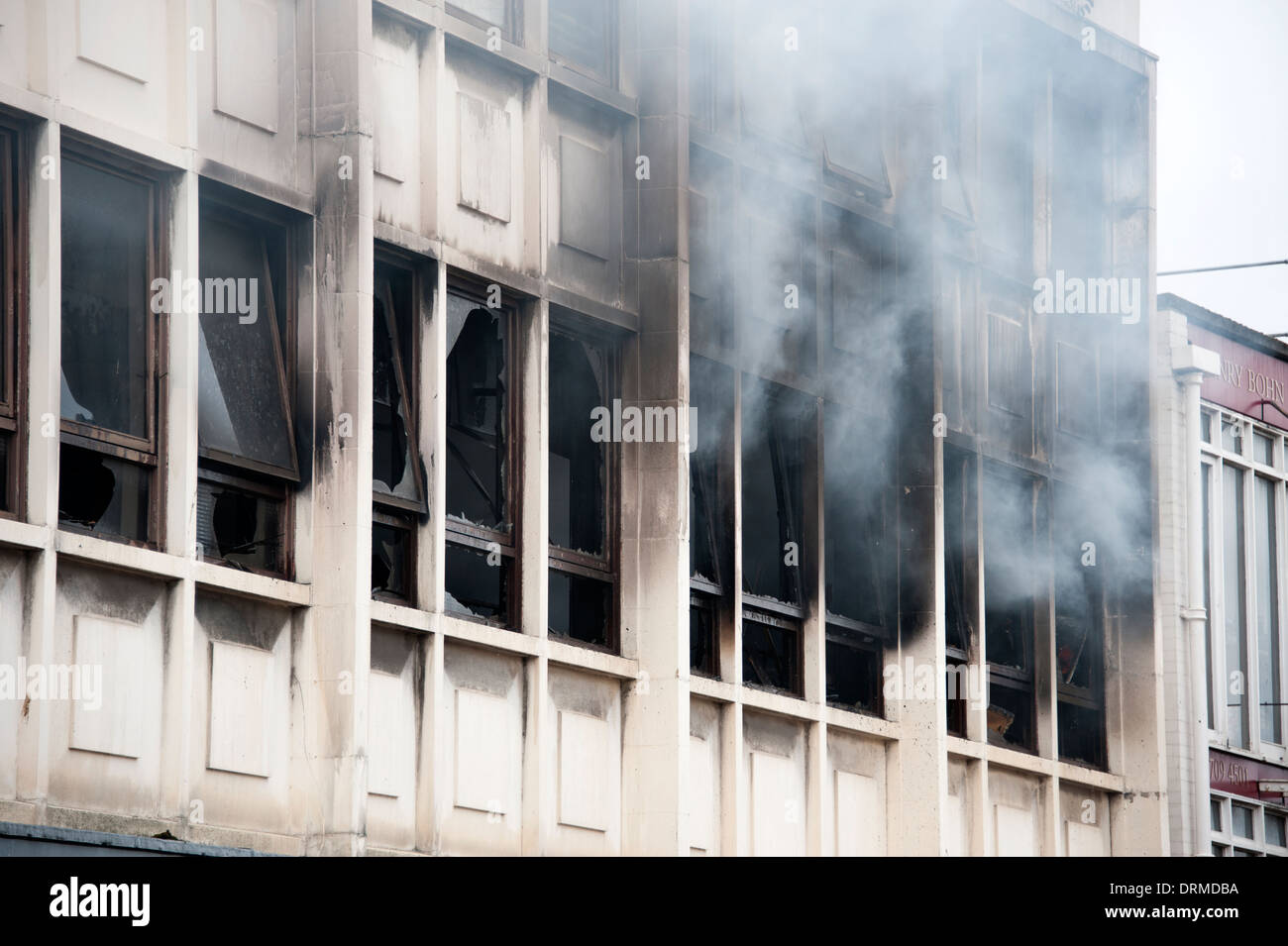 Smoke billowing from office block windows fire Stock Photo - Alamy