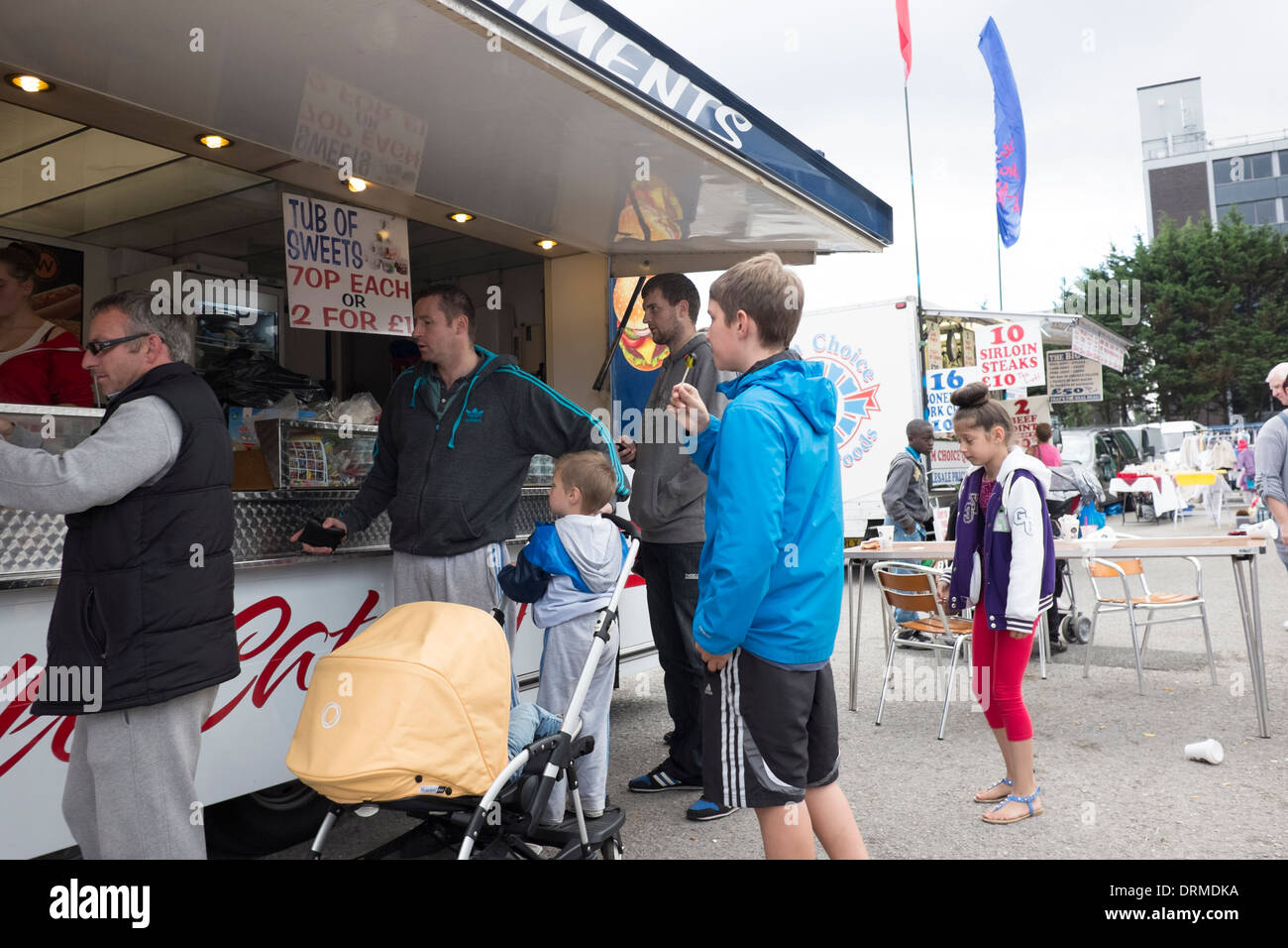 People queuing for food hi-res stock photography and images - Alamy
