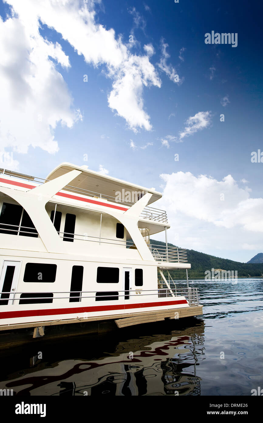 Luxury house boat hi-res stock photography and images - Alamy