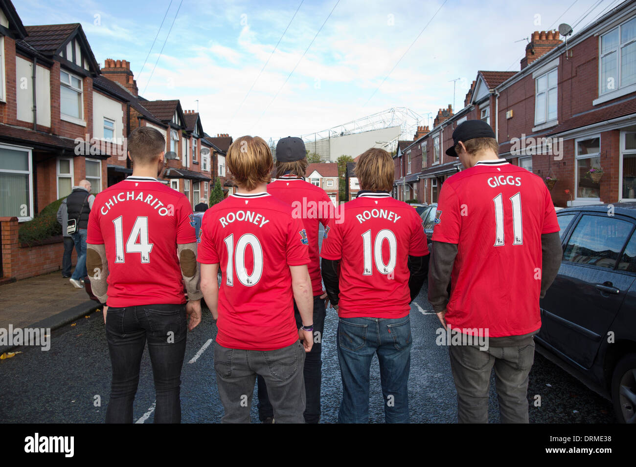 Old trafford fans hi-res stock photography and images - Alamy