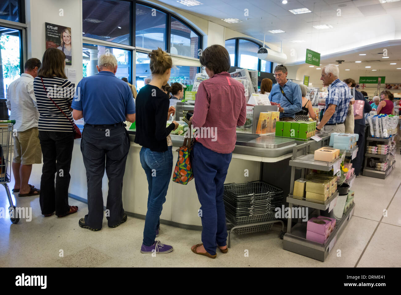 Supermarket queue hi-res stock photography and images - Alamy