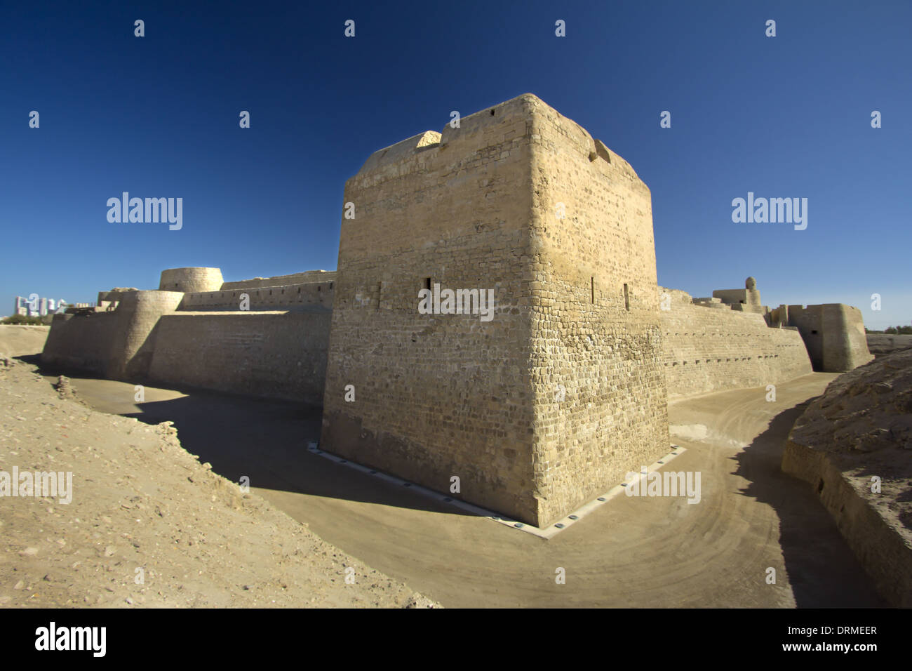 Bahrain fort structure hi-res stock photography and images - Alamy