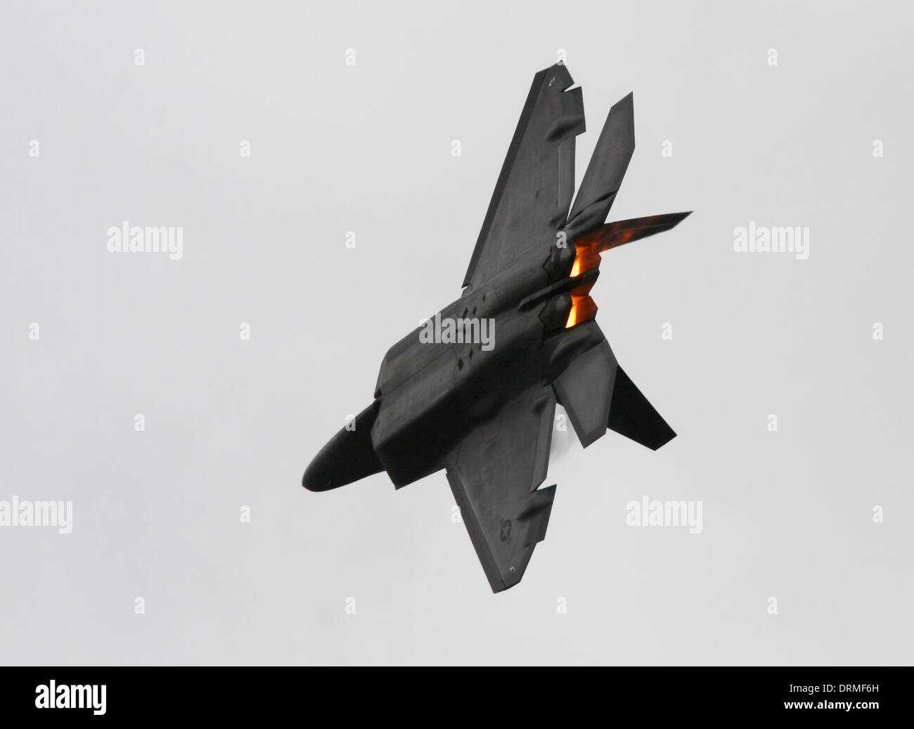 'High G' banking F22a ‘Raptor’ displaying with visible 'shock wave' or ...
