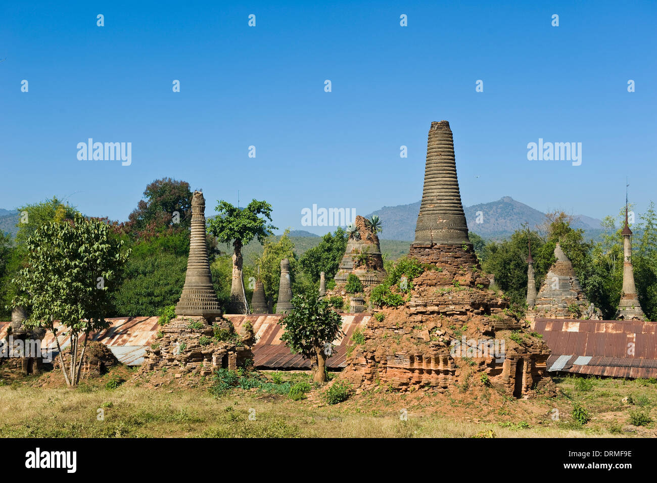 Myanmar, Inle lake, Inlay Shwe Inn Tain pagoda Stock Photo - Alamy
