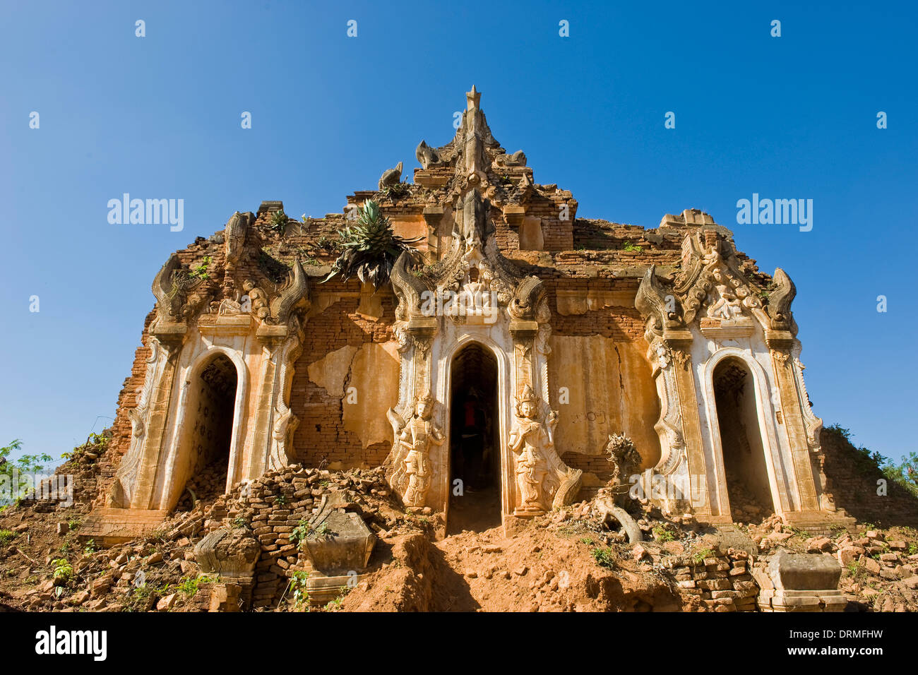 Myanmar, Inle lake, Inlay Shwe Inn Tain pagoda Stock Photo - Alamy
