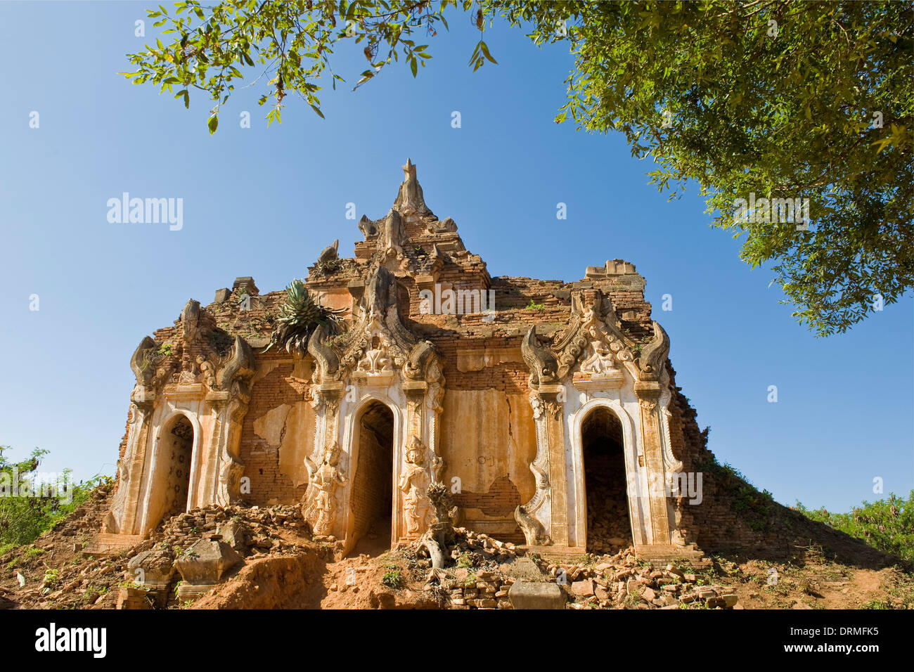 Myanmar, Inle lake, Inlay Shwe Inn Tain pagoda Stock Photo - Alamy