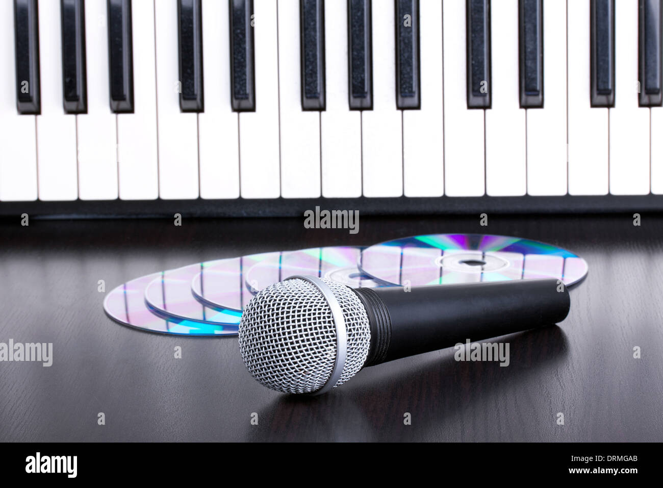Piano with microphone hi-res stock photography and images - Alamy