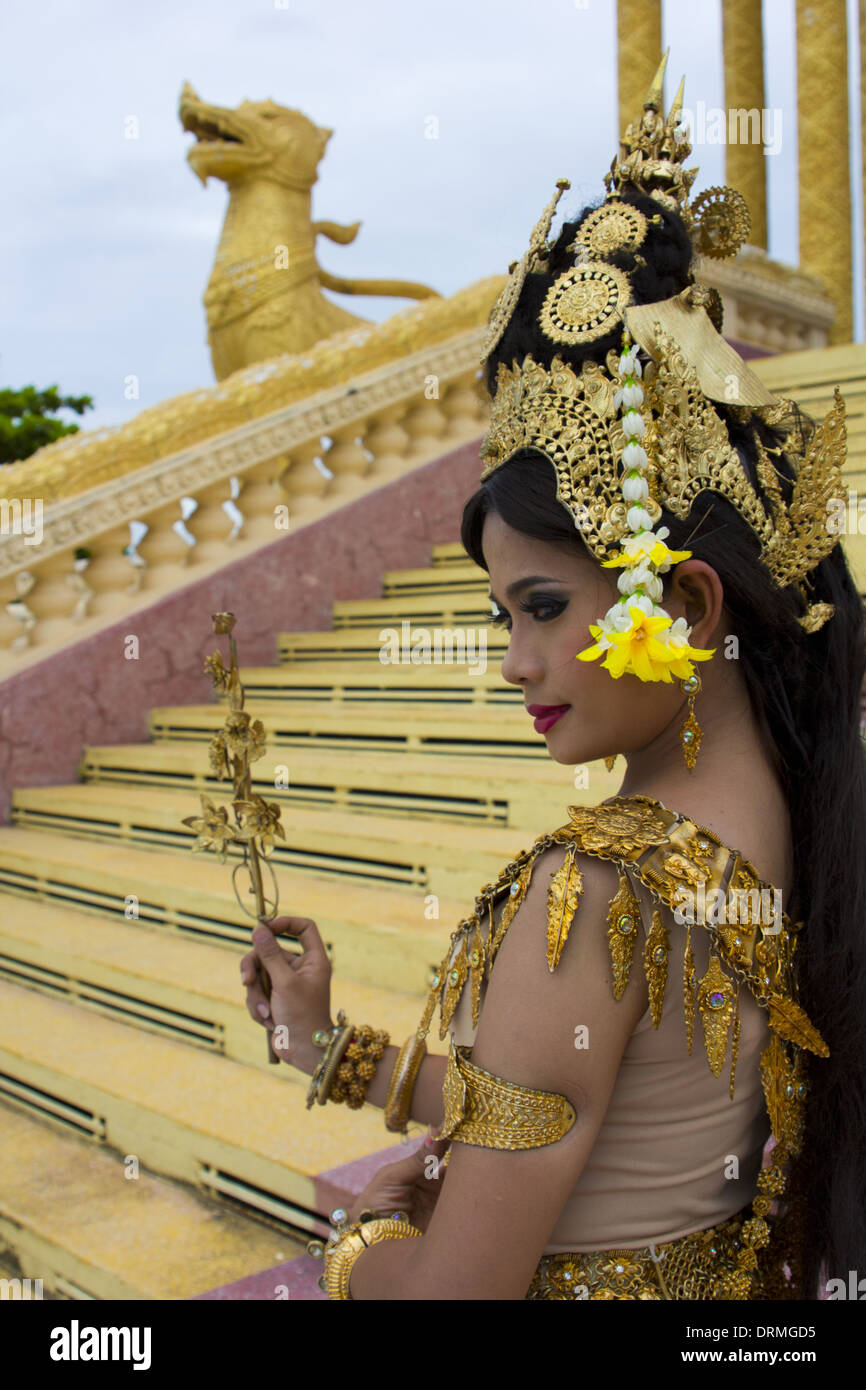 Khmer dance performance in hi-res stock photography and images - Alamy