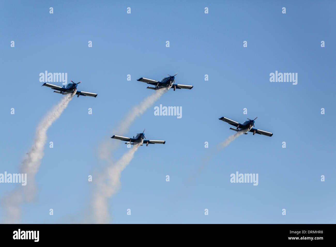Aiplanes in flight hi-res stock photography and images - Alamy