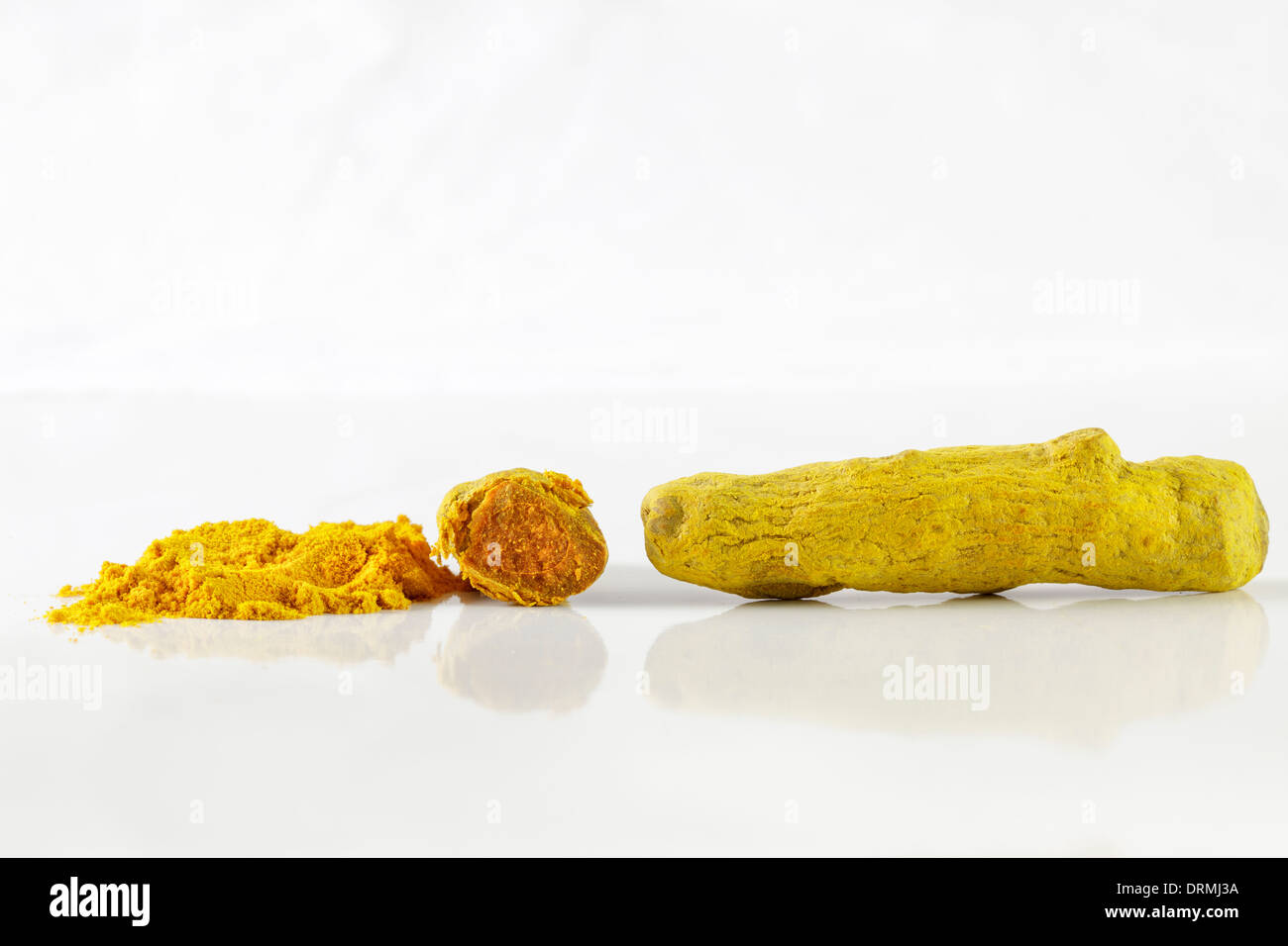 Turmeric Roots And Powder High Resolution Stock Photography and Images ...