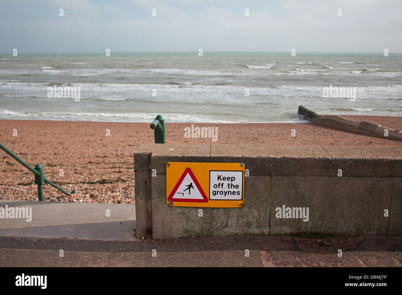 Beach sea wall groynes hi-res stock photography and images - Alamy