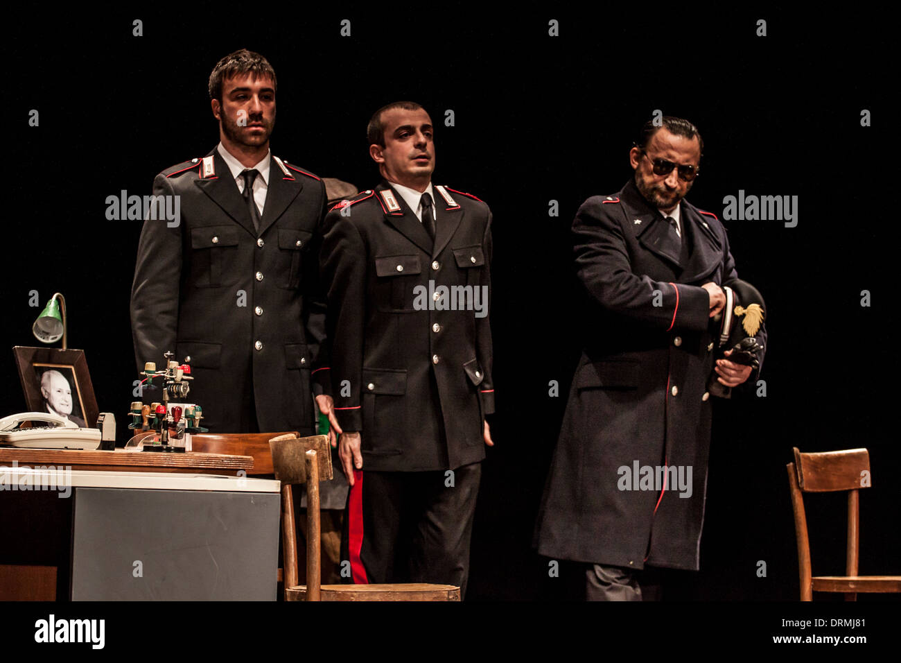 Signor tenente hi-res stock photography and images - Alamy