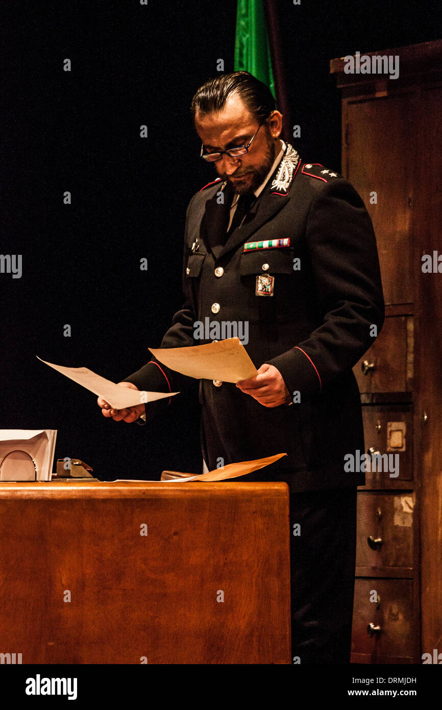 Signor tenente hi-res stock photography and images - Alamy