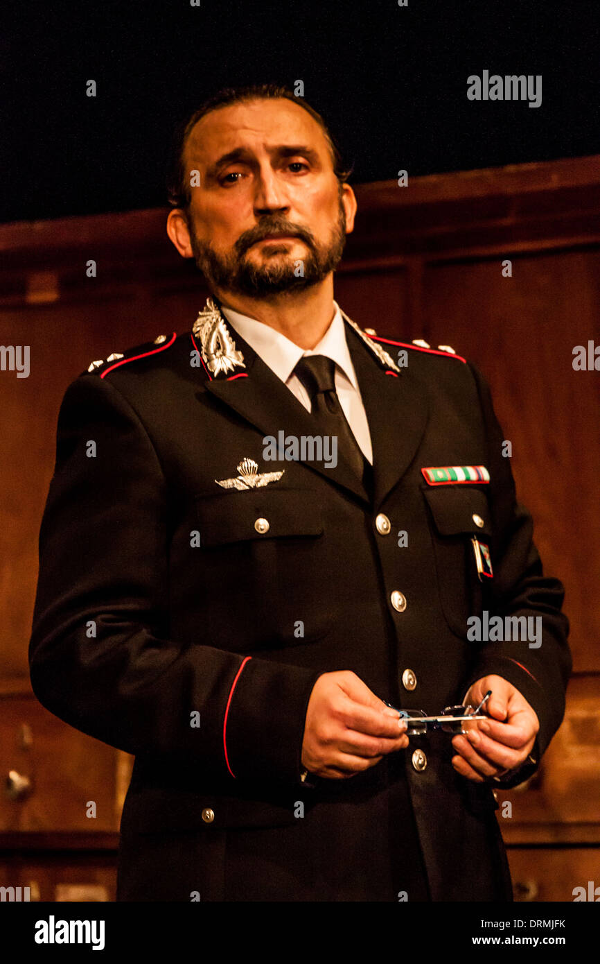 Signor tenente hi-res stock photography and images - Alamy