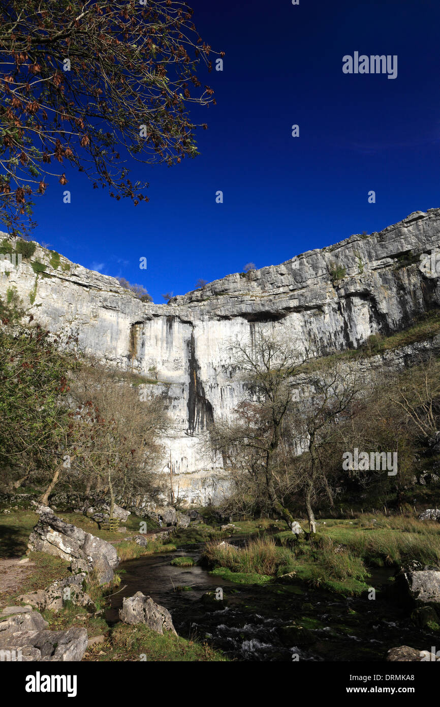 Autumn, Malham Cove, limestone cliffs, Malhamdale, North Yorkshire ...
