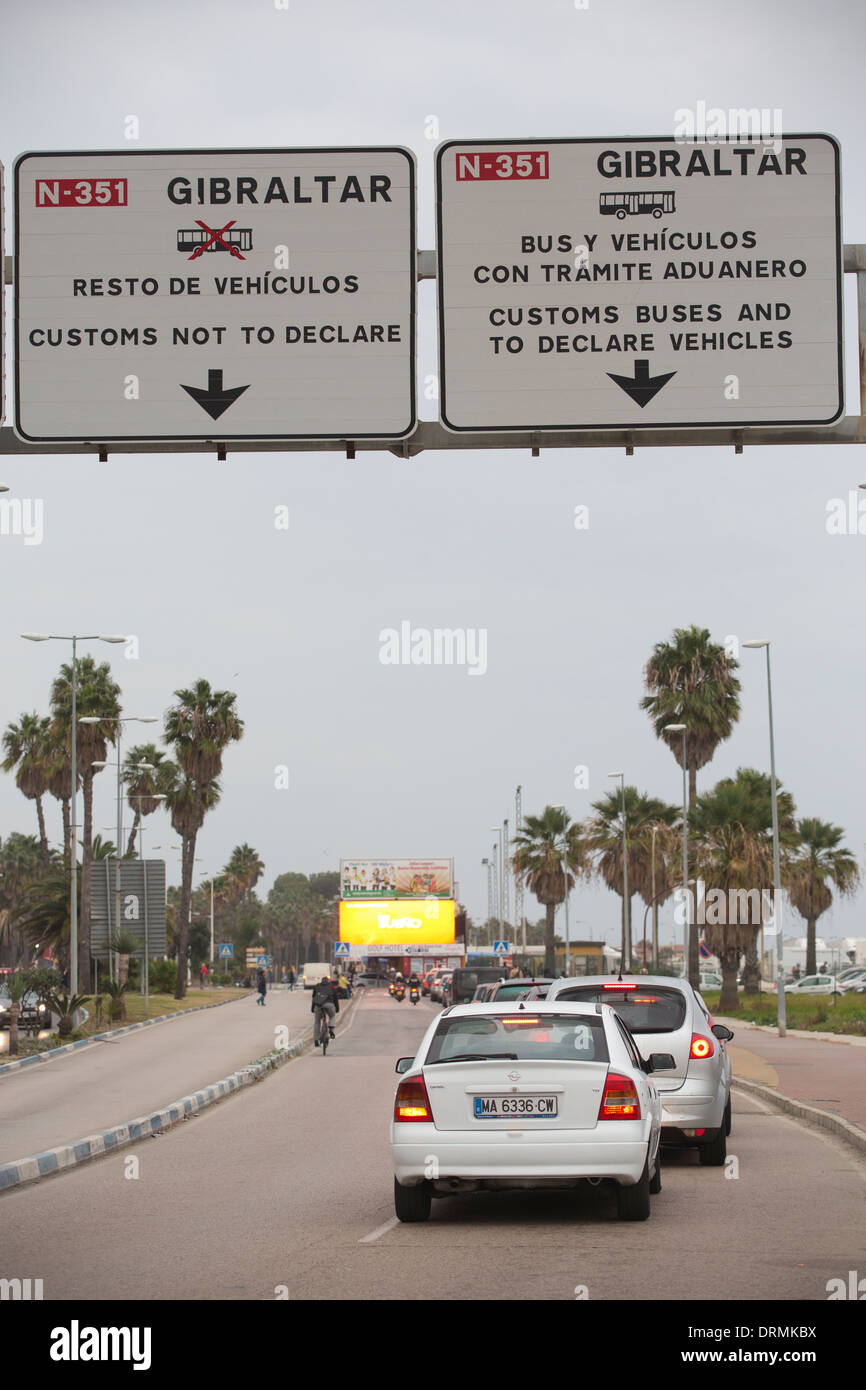 Early morning commuters entering the border from La Linea into ...