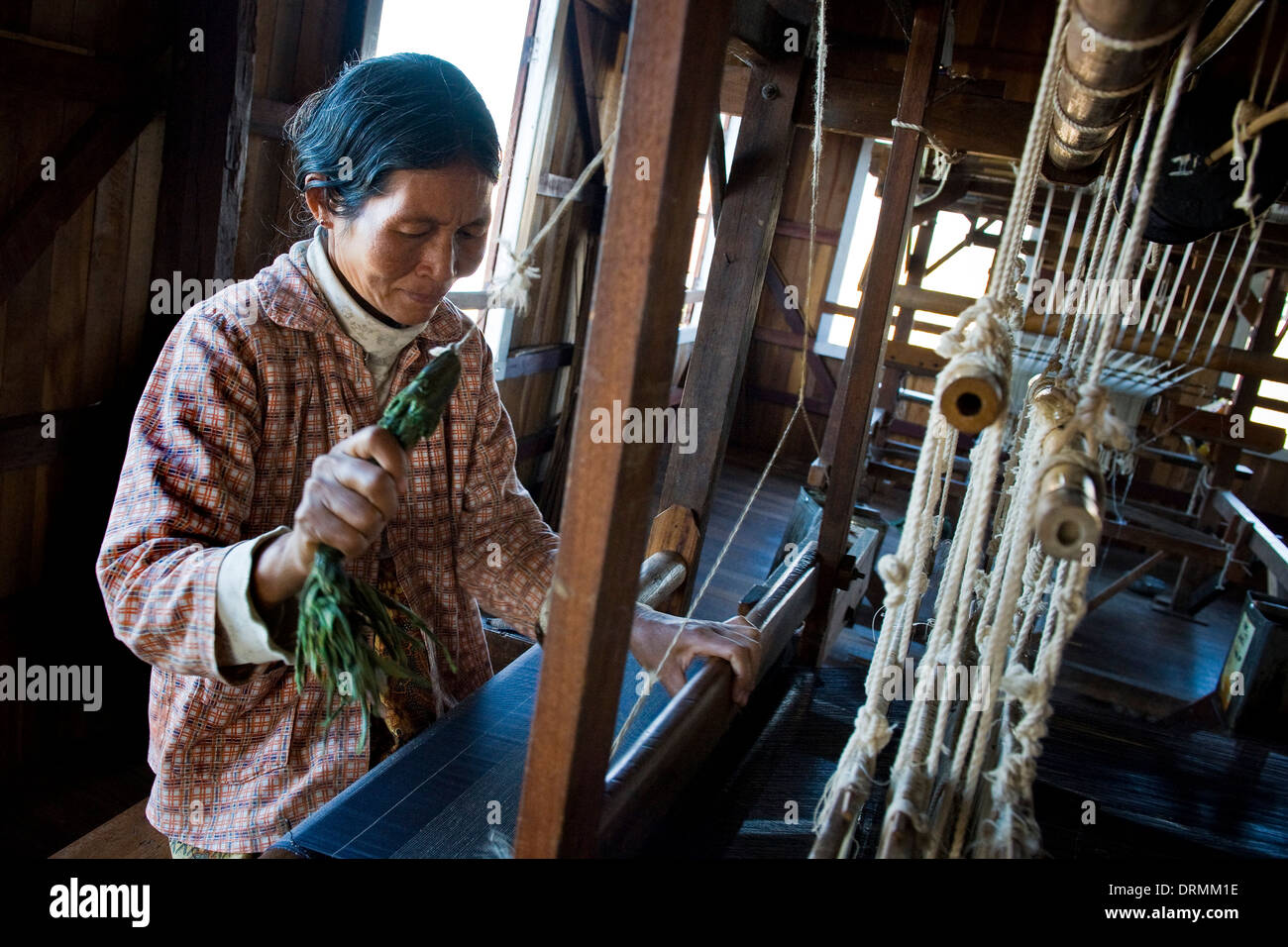Myanmar, Inle lake, weaving Stock Photo - Alamy