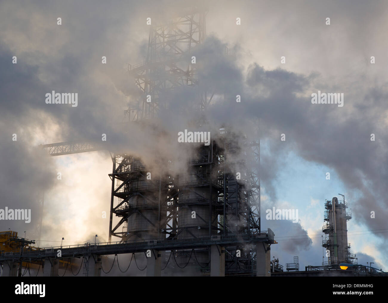 Detroit, Michigan - The Marathon Petroleum refinery. The refinery ...