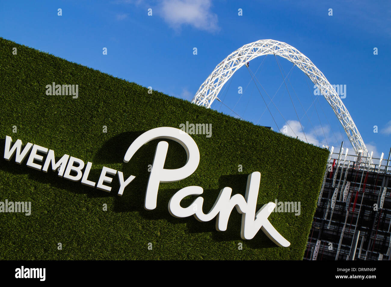 Wembley stadium arch hi-res stock photography and images - Alamy