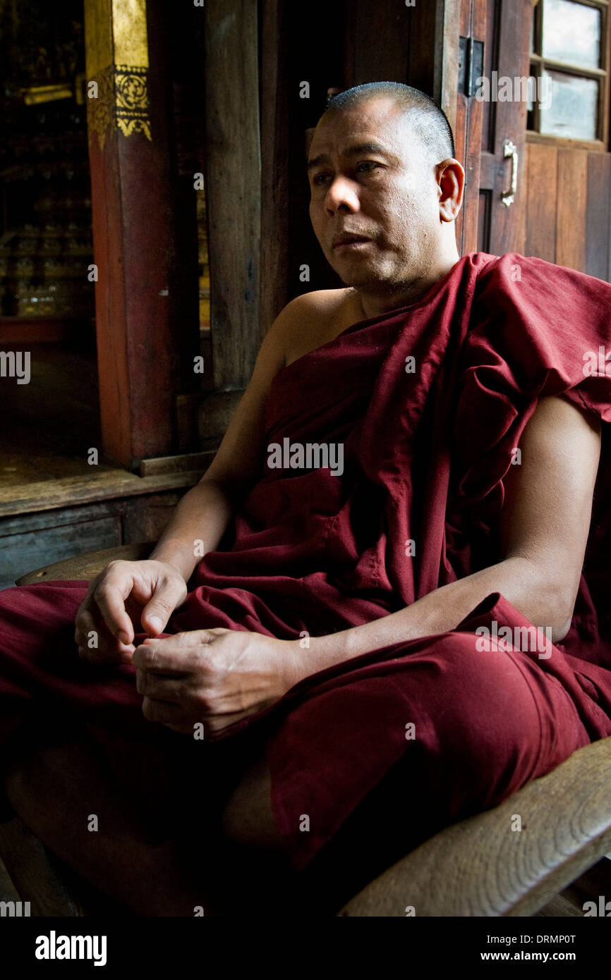 Myanmar, Inle lake, Inle Monastery, monk Stock Photo - Alamy