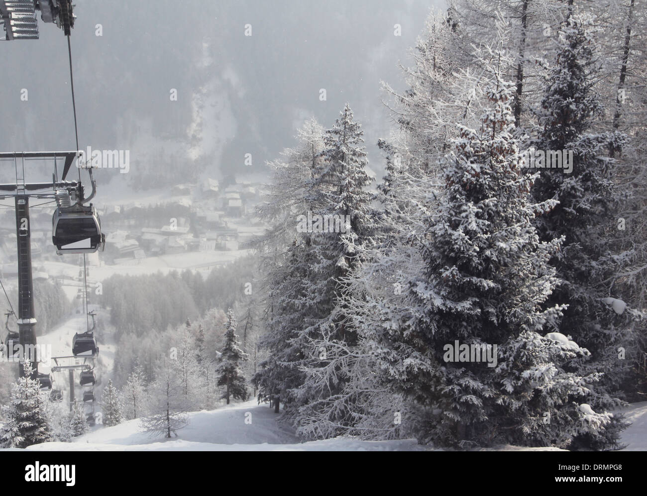 Frozen chair lift hi-res stock photography and images - Alamy