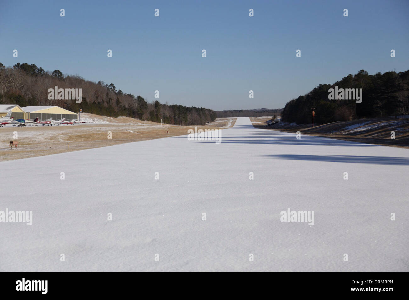 Collegedale, Tennessee, 29th January, 2014. Snow still covers the ...