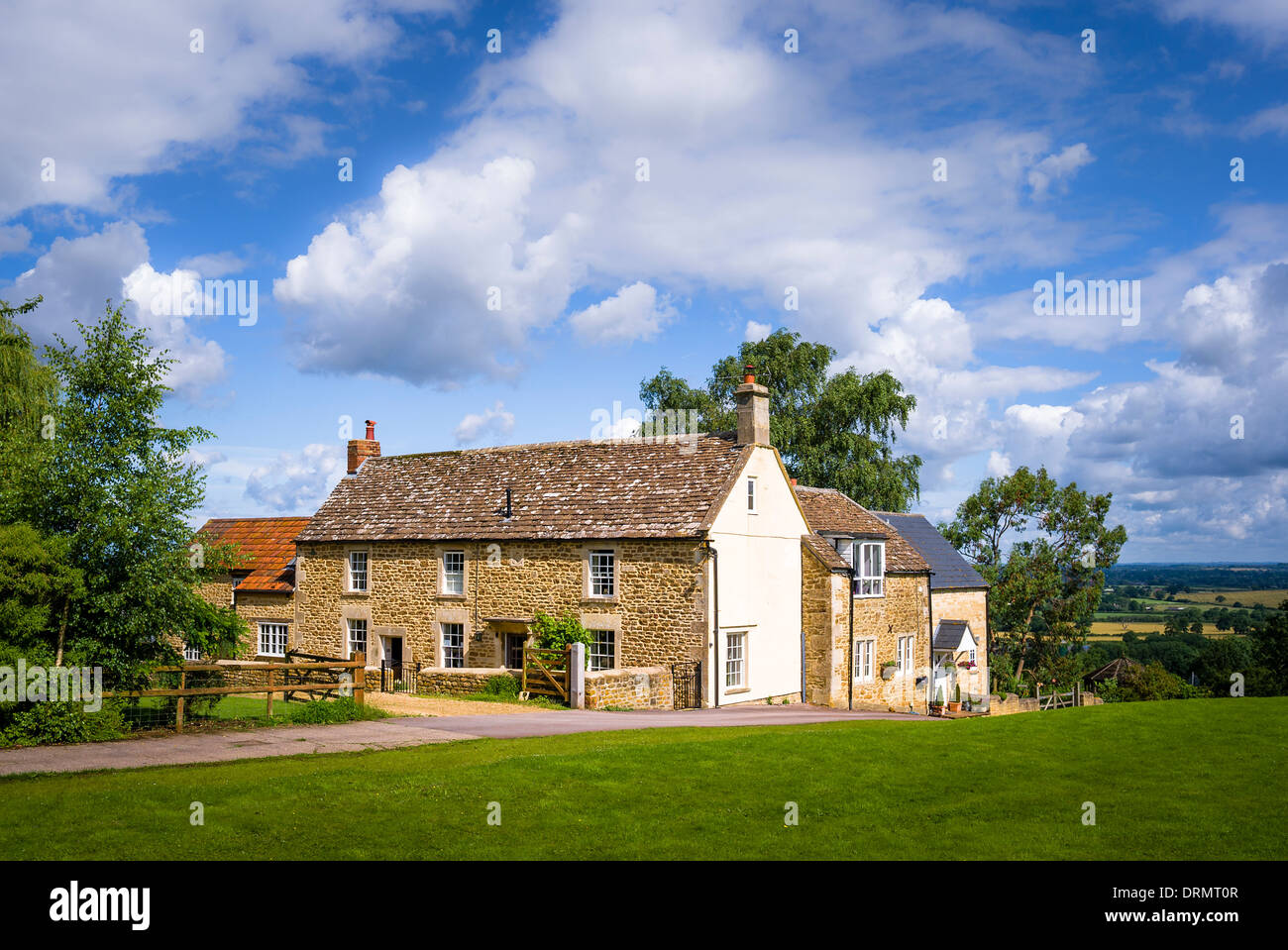 Farmhouse uk hi-res stock photography and images - Alamy