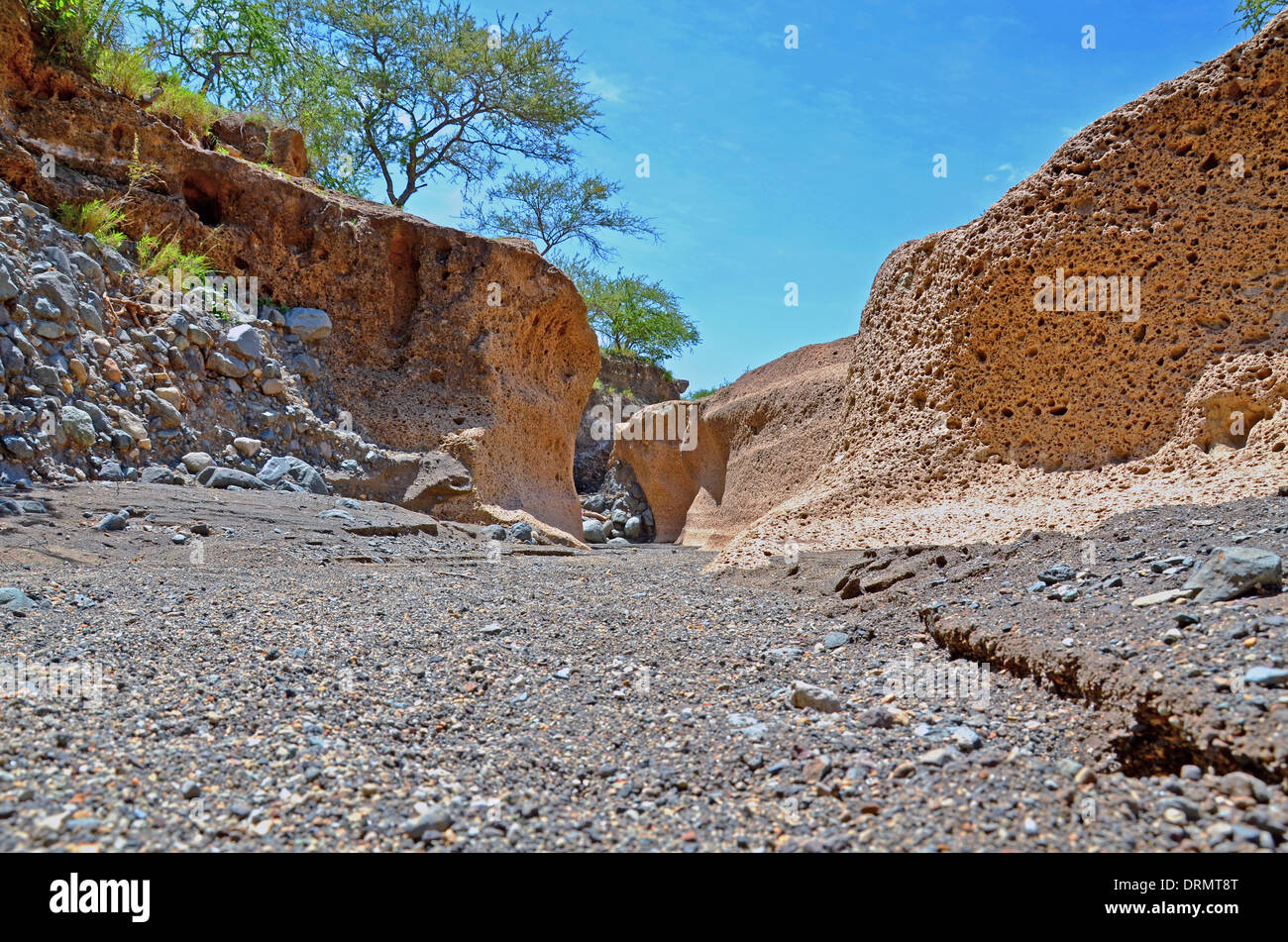 Dried out riverbed hi-res stock photography and images - Alamy