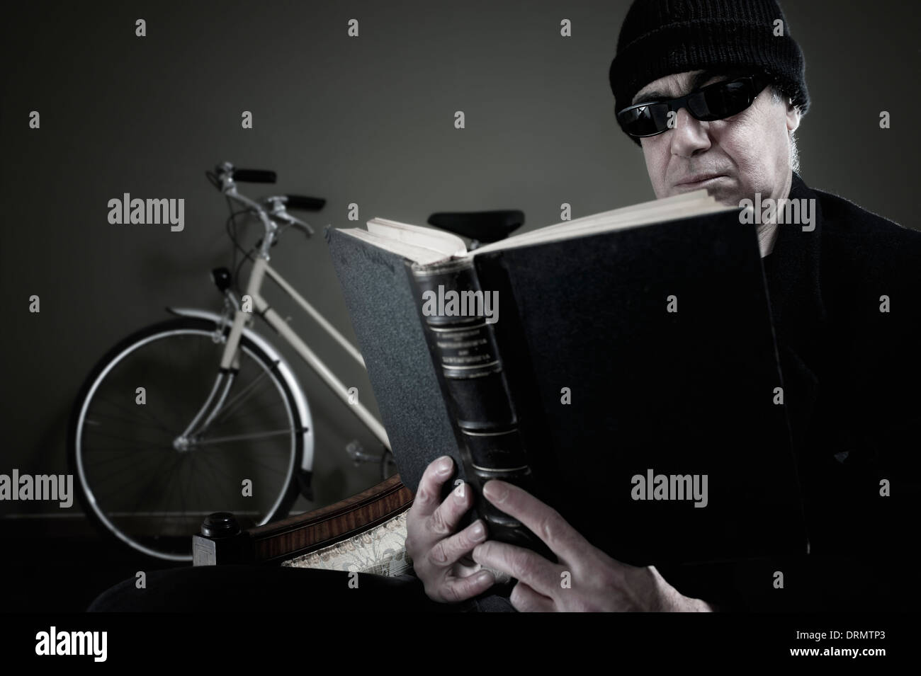 Reading profile book adult hi-res stock photography and images - Alamy