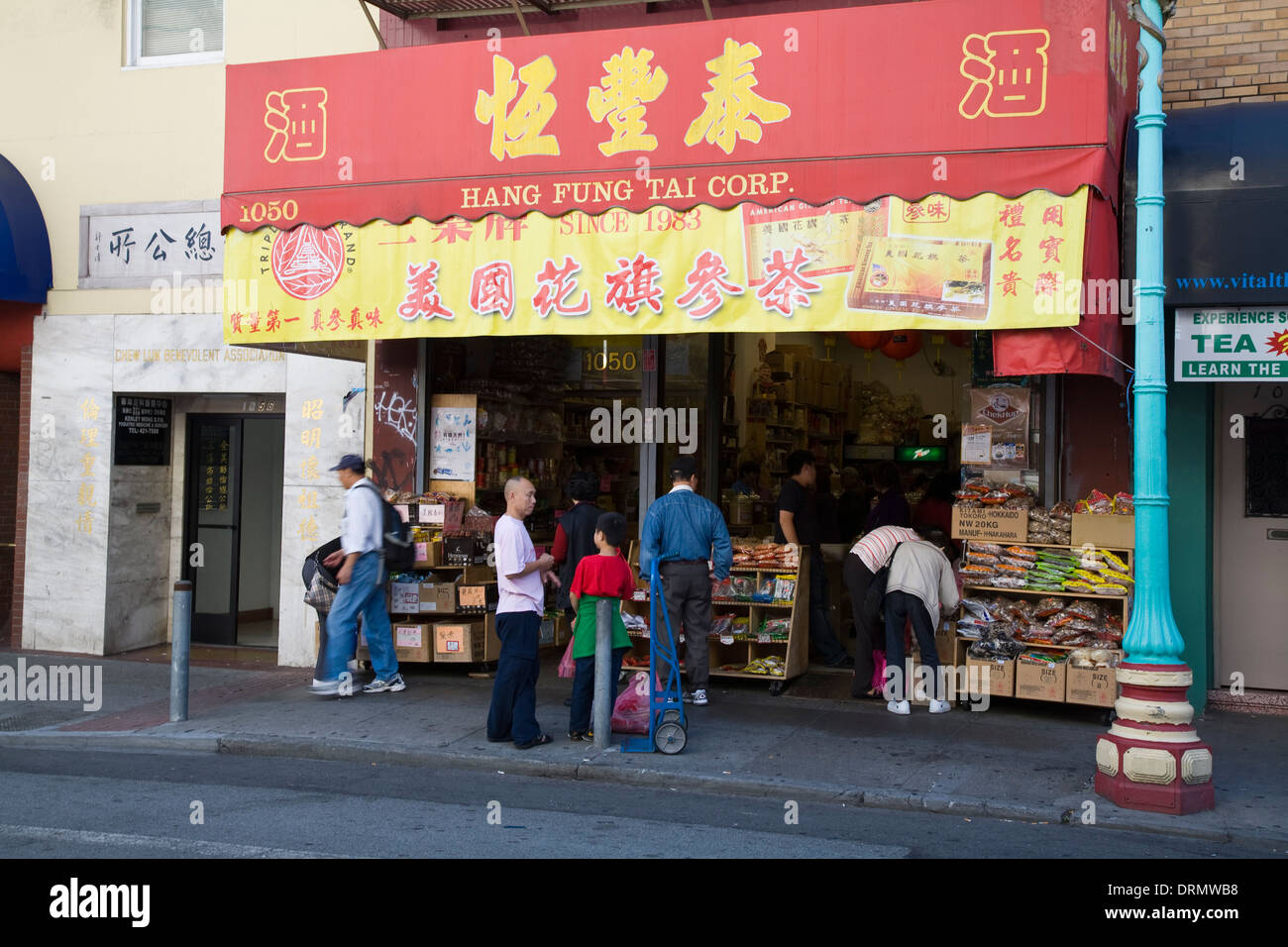 Chinese store hi-res stock photography and images - Alamy