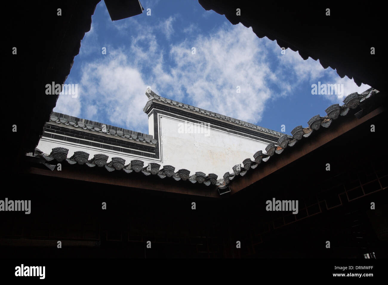 chinese traditional courtyard Stock Photo - Alamy