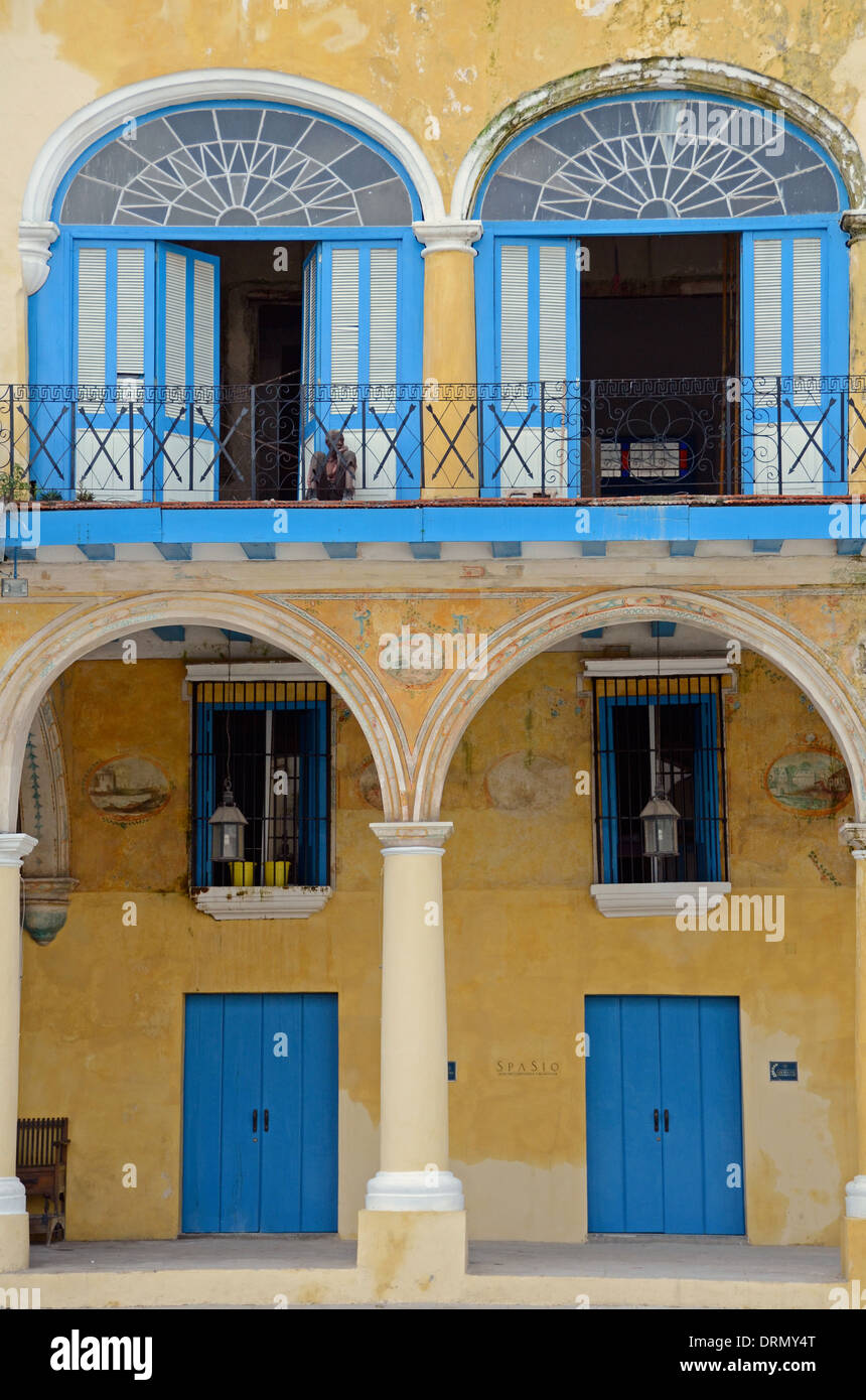 Havana cuba stained glass windows hi-res stock photography and images ...