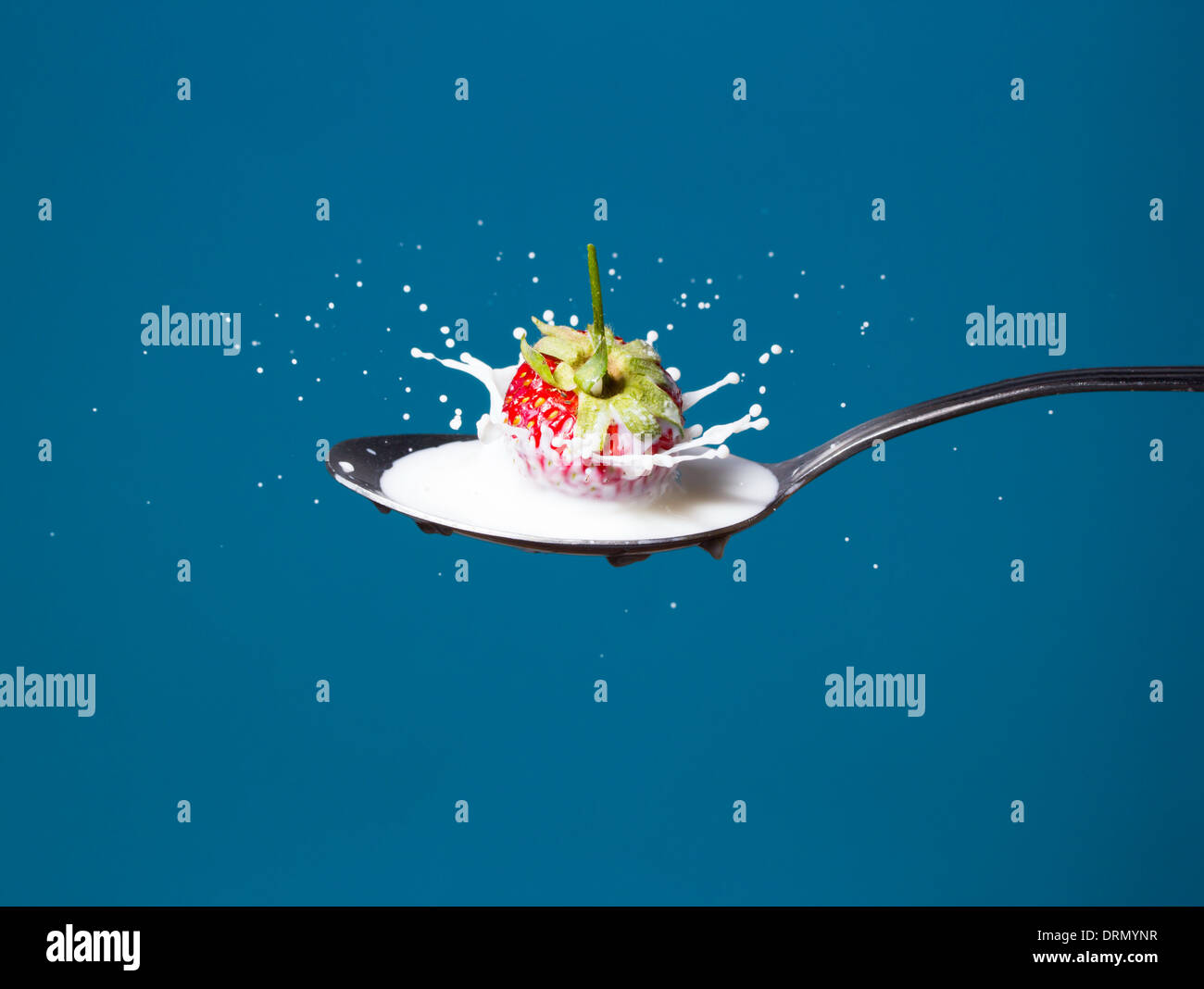 Strawberry milk splash hi-res stock photography and images - Alamy