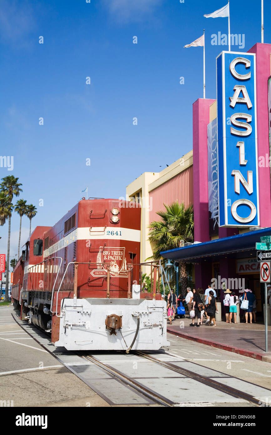 Trees by railway hi-res stock photography and images - Alamy