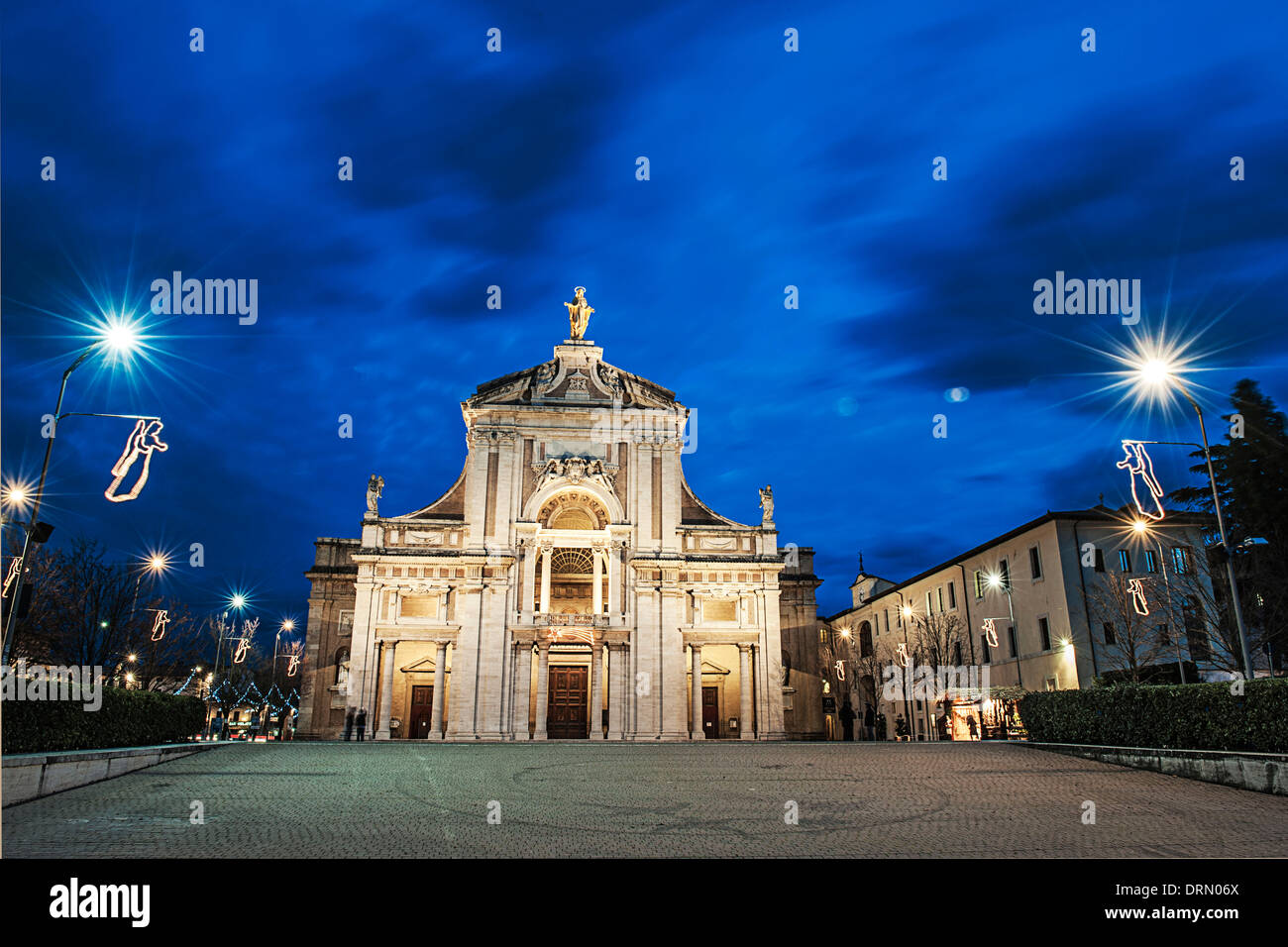Statue st francis of assisi hi-res stock photography and images - Alamy