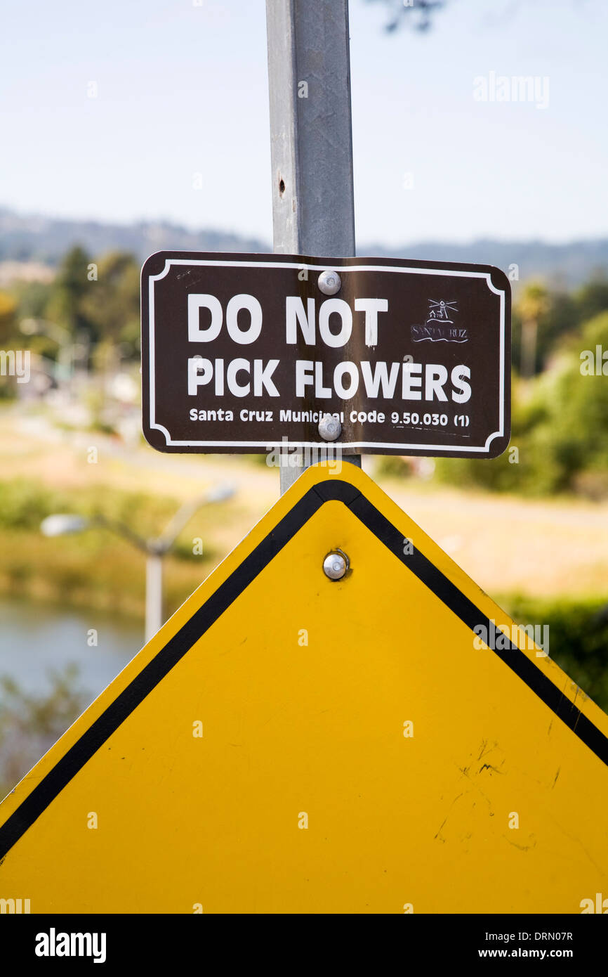 Santa cruz sign hi-res stock photography and images - Alamy