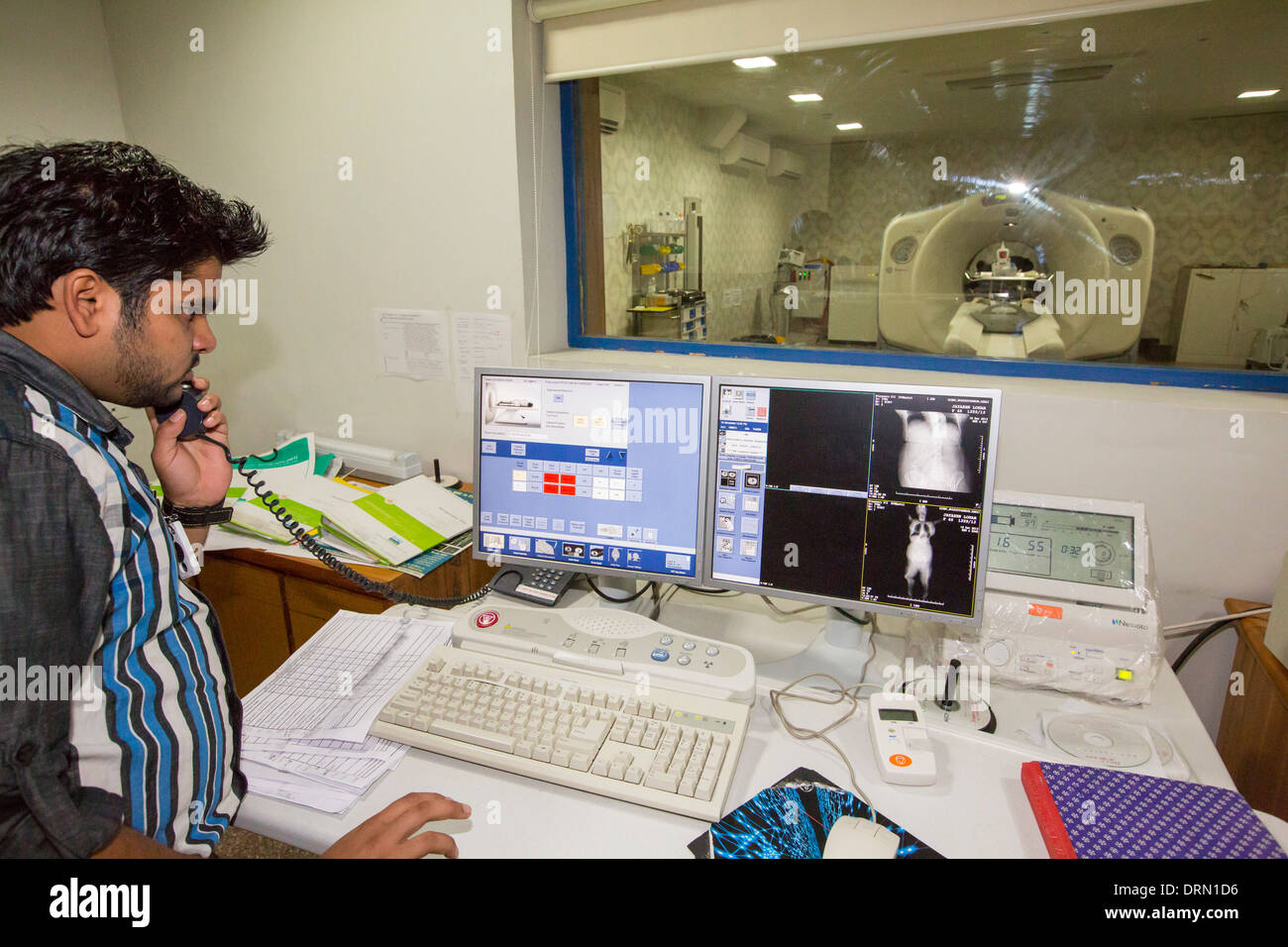 Nuclear scanning hi-res stock photography and images - Alamy