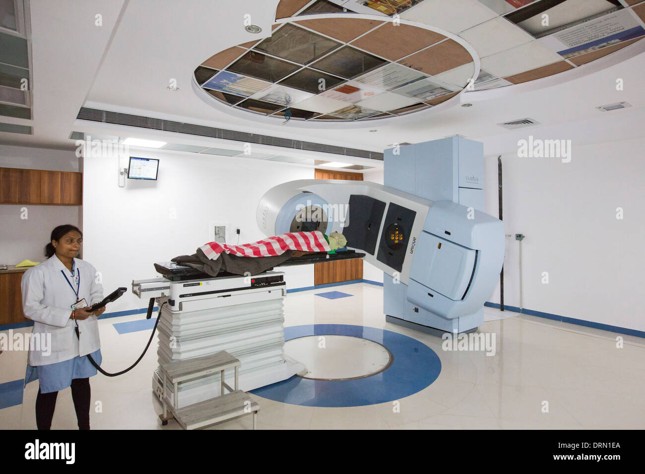 Body scanner operator hi-res stock photography and images - Alamy