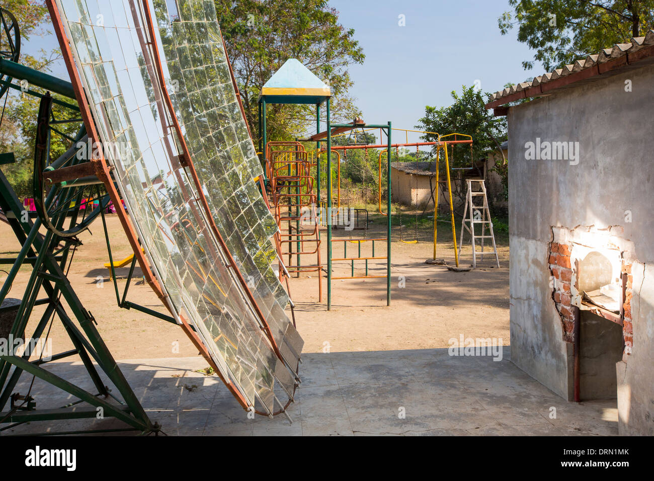 Solar Cooker India High Resolution Stock Photography and Images - Alamy