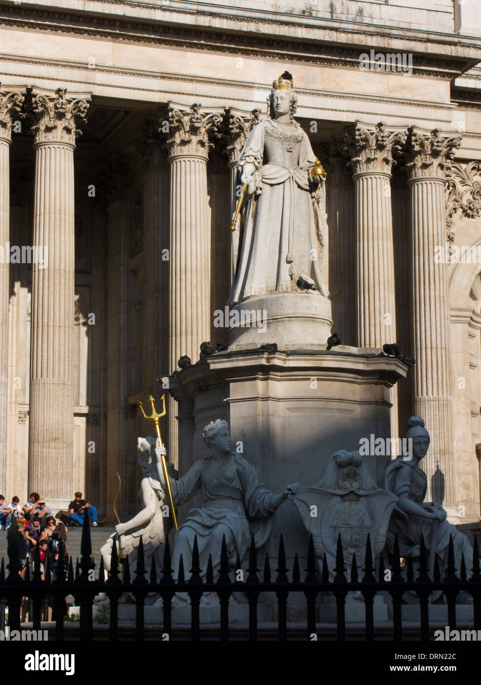 Queen Anne statue, St Paul's Cathedral, London, UK Stock Photo - Alamy