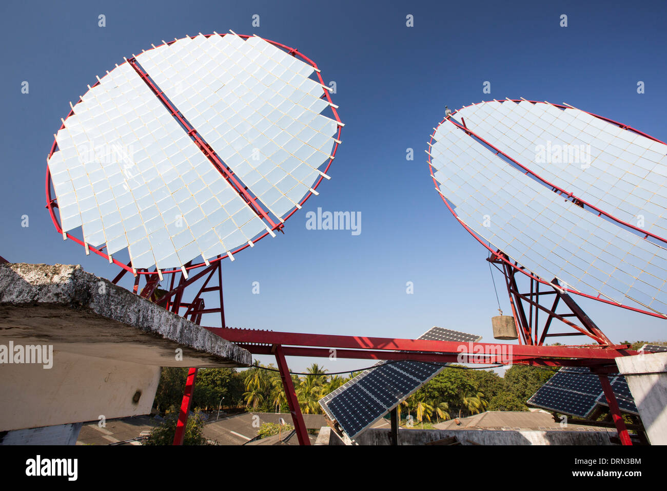 A solar cooker at the Muni Seva Ashram in Goraj, near Vadodara, India ...