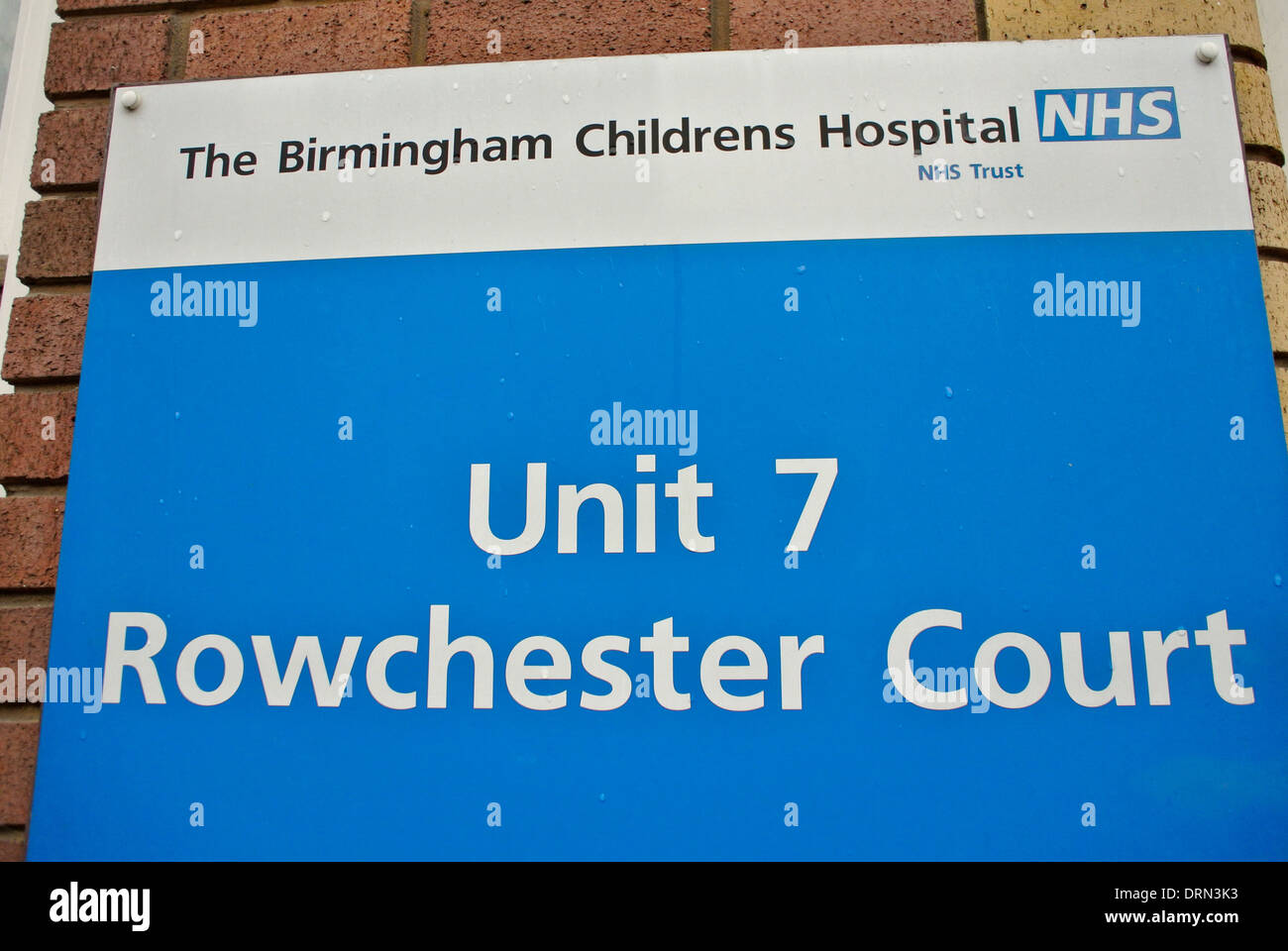 Hospital nhs sign hi-res stock photography and images - Alamy