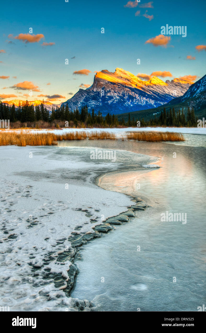 Banff and mount rundle and ski hi-res stock photography and images - Alamy
