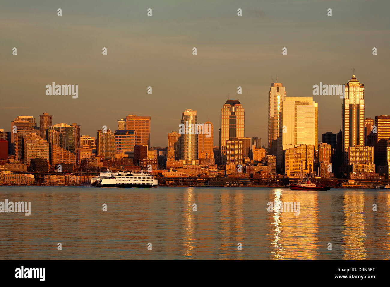 WASHINGTON - The cross-Sound ferry and the Seattle city skyline ...