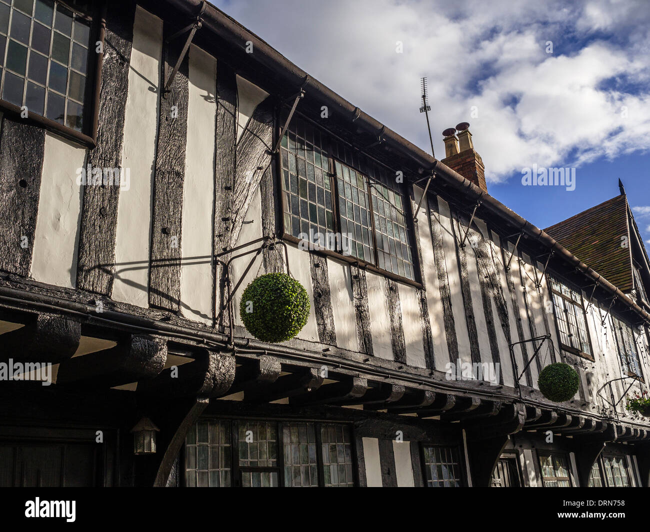 High street henley in arden hi-res stock photography and images - Alamy