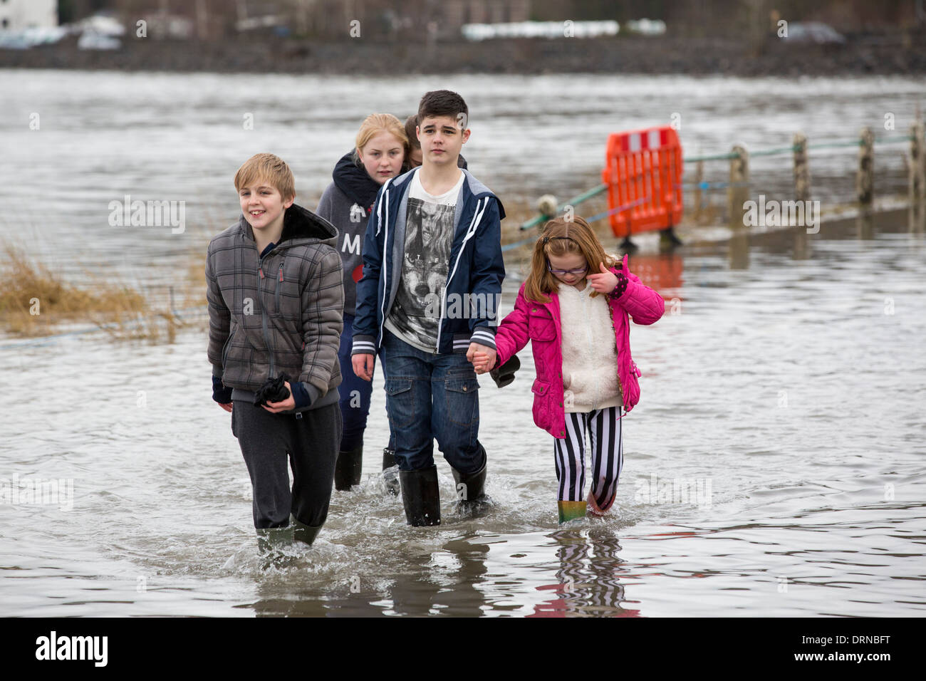 Flooding uk children hi-res stock photography and images - Alamy