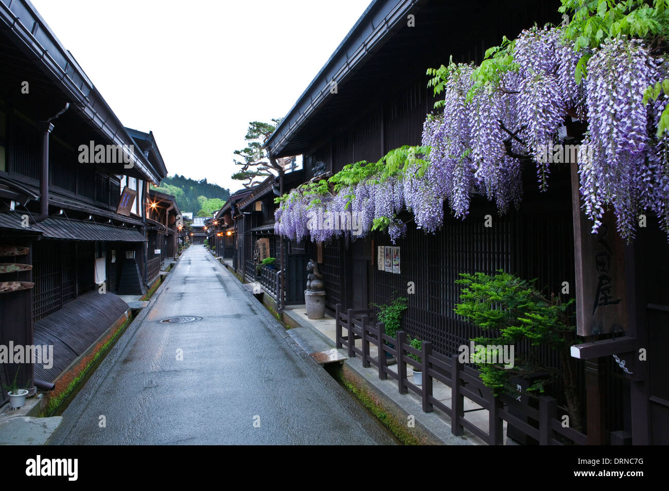 Traditional shopping street in Sannomachi Takayama Gifu Prefecture ...