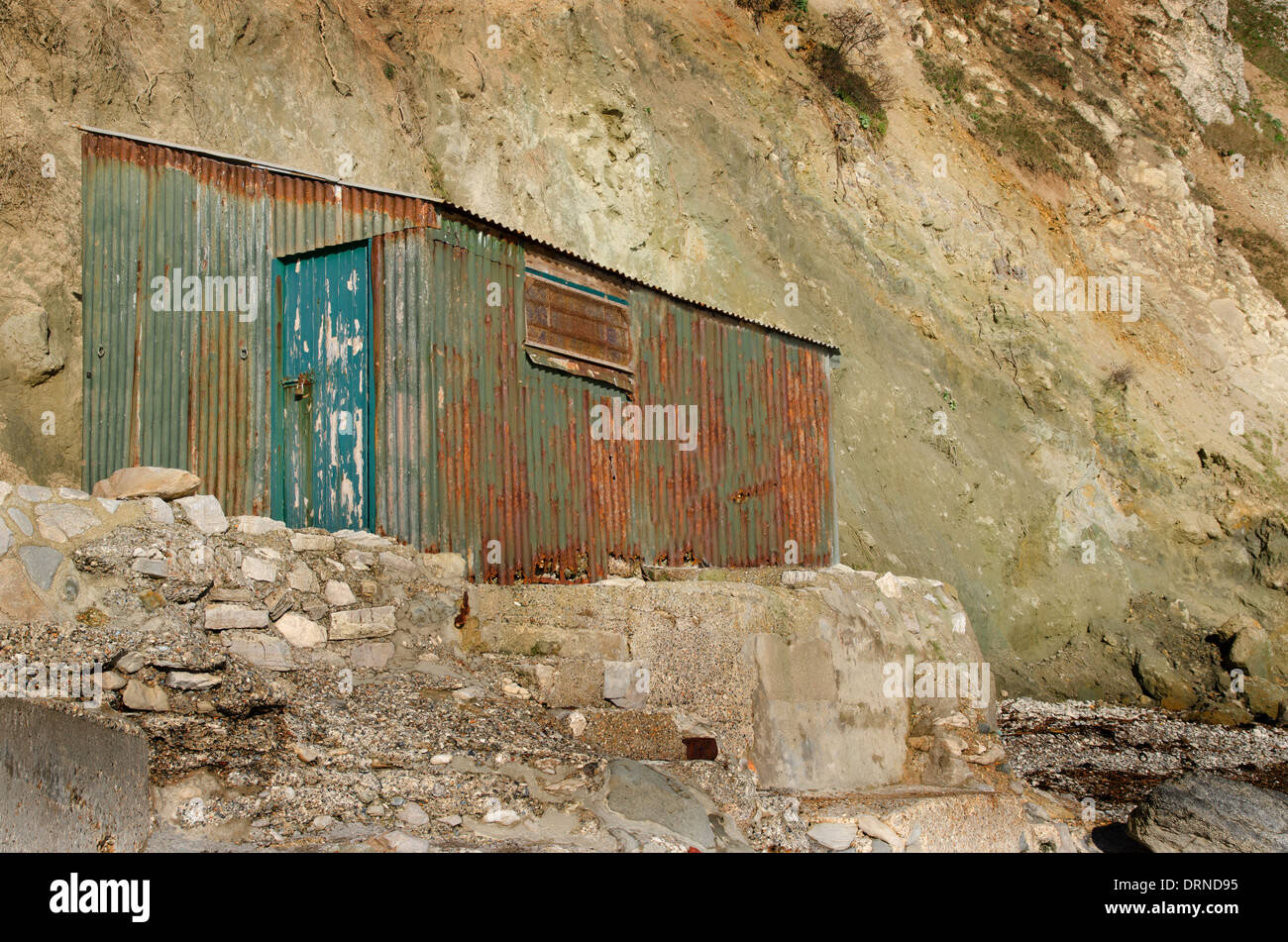 Abandoned shack hi-res stock photography and images - Alamy