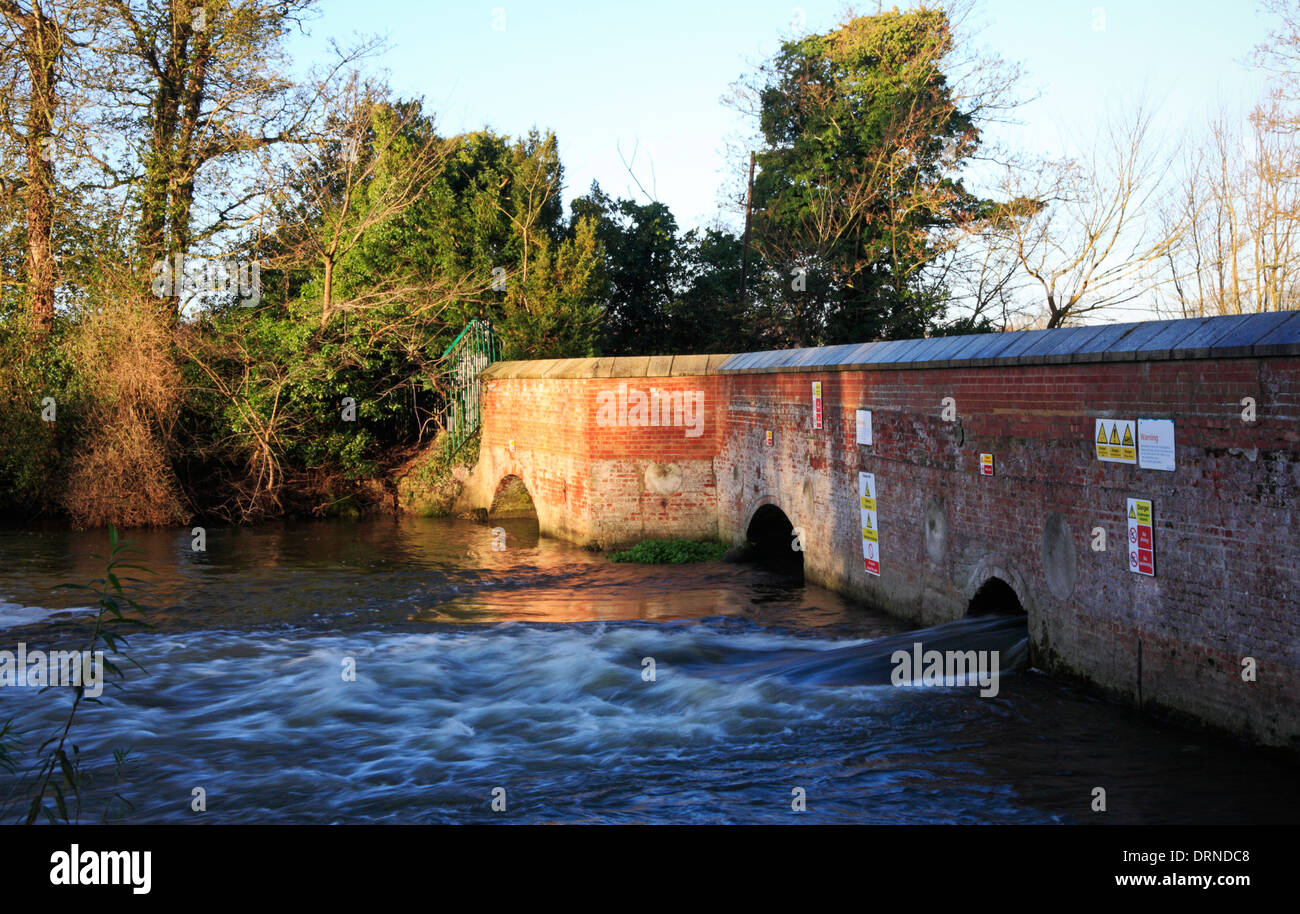 A view of the River Wensum at Hellesdon Mill bridge, Norfolk, England ...